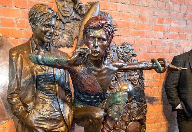 Can We Talk About This Atrocious Bowie Statue For A Minute? – RINSE CULTURE